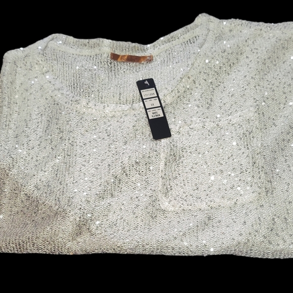 Belldini | Tops | Belldini White And Platinum Blouse | Poshmark